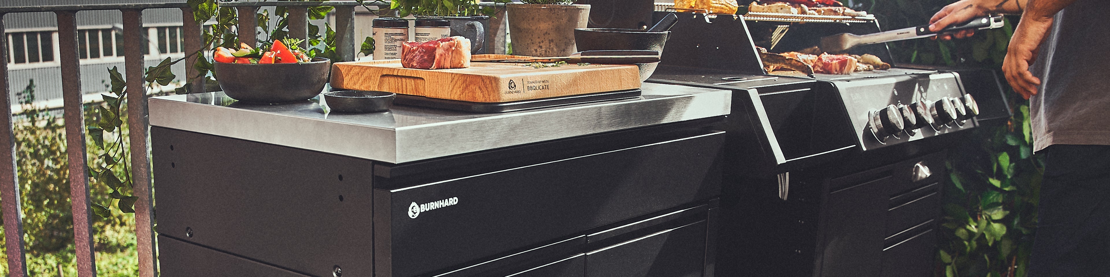 Elegantes Countryside Grill Beistellwagen Ebenbild